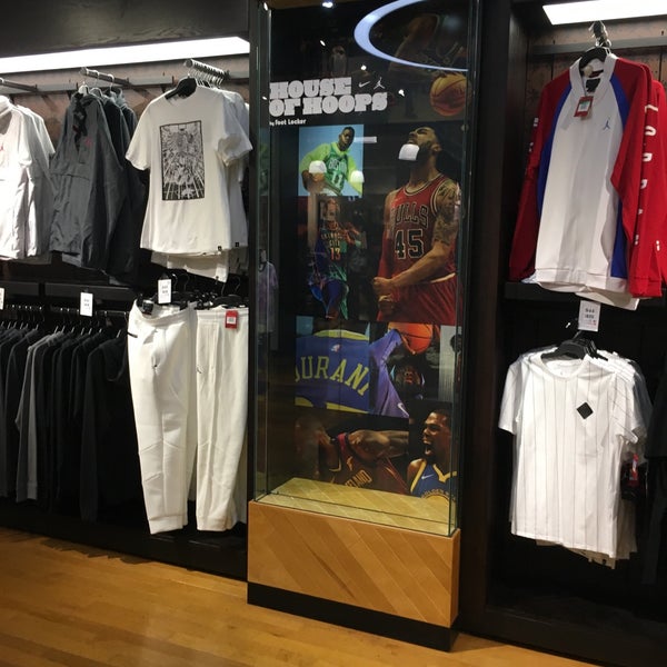 Foot Locker Fairlane Mall