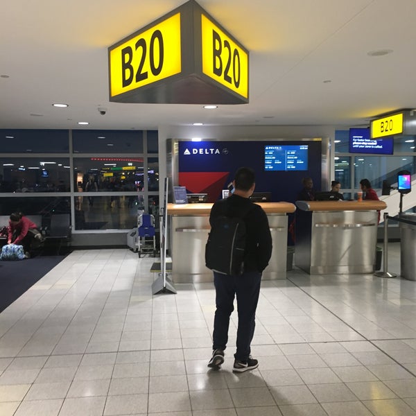 Gate B20 - Airport Gate in Jamaica
