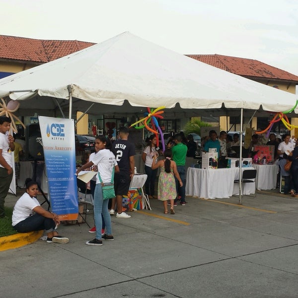 Mall MegaPlaza - Shopping Mall in Roatán