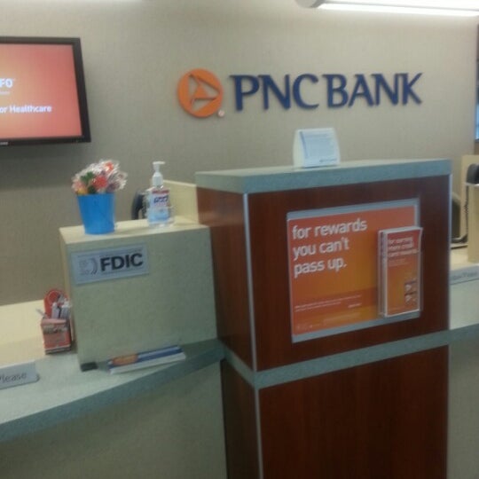 PNC Bank - 524 E Aurora Rd