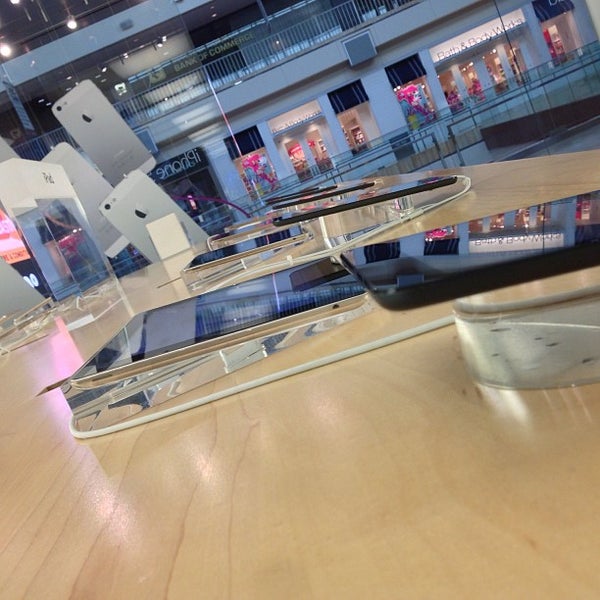 Photos at Apple Houston Galleria - Electronics Store