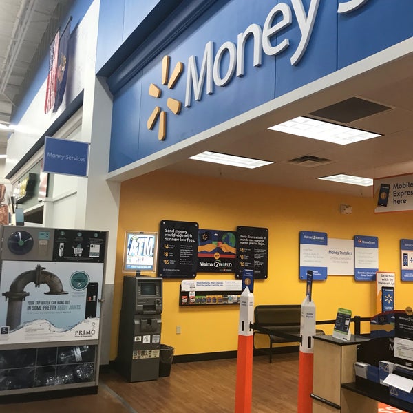 Walmart Supercenter - Dickinson에서 대형 매장일