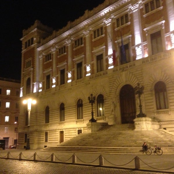 Piazza del Parlamento - Colonna - 6 tips
