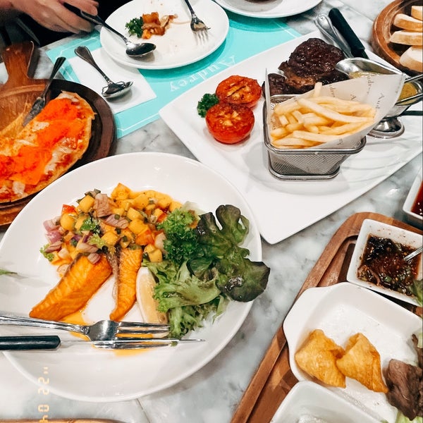 Audrey Café Glamour - 21 tips from 2120 visitors