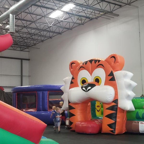 Kangaroo Zoo - Arts and Entertainment