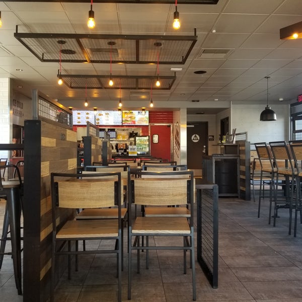 Carl's Jr. - The Anaheim Resort - 2119 S Harbor Blvd
