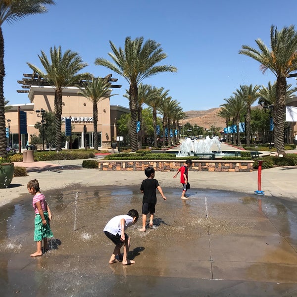 Dos Lagos Shopping Center