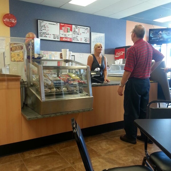 Hank's Famous Hot Dogs, BBQ and Italian Ice - Eastwood - Birmingham, AL