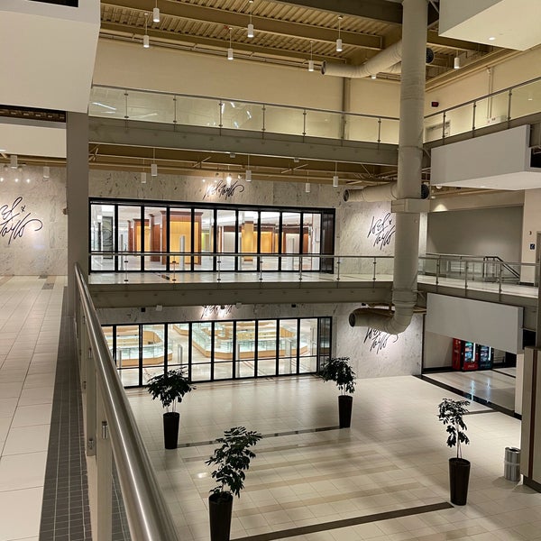 Photos at Palisades Center Mall - 143 tips