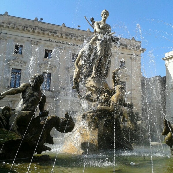 Piazza Archimede - 11 tips