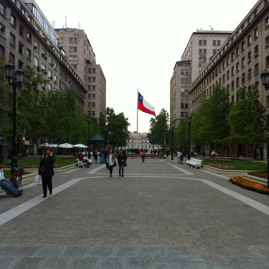 Paseo Bulnes - Pedestrian Plaza in Santiago Centro