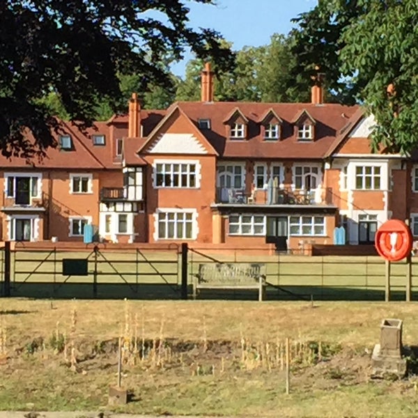 Wraysbury Hall - Hotel