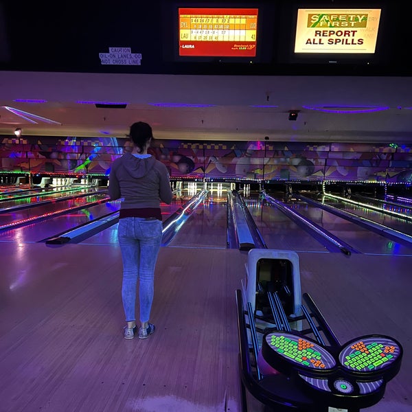 Pickwick Bowl - Bowling Alley