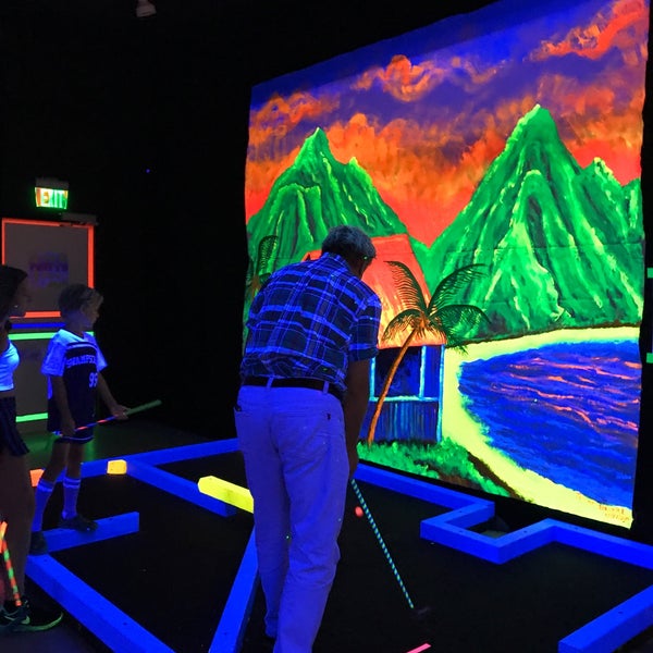 Aloha Mini Glow Golf - 20 visitors
