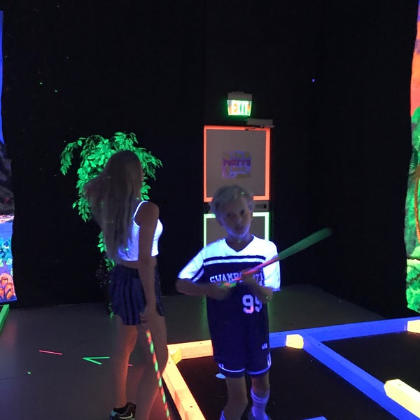 Aloha Mini Glow Golf - 20 visitors