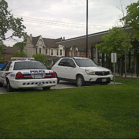Toronto Police Service - 14 Division - Police Station in Dufferin Grove