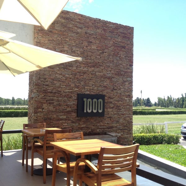 1000 Rosa Negra - American Restaurant in Martínez