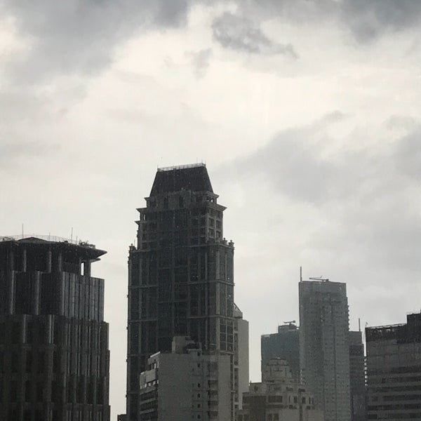 Rufino Pacific Tower - Office Building in San Lorenzo