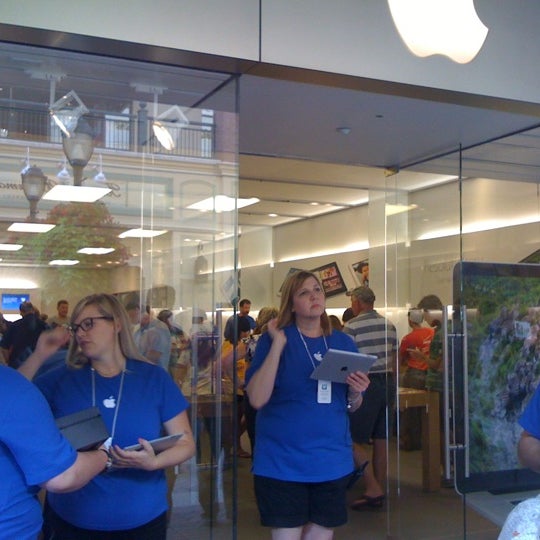Photos at Apple Short Pump Town Center - Electronics Store