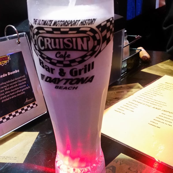 Cruisin' Cafe Bar & Grill Restaurant - American Restaurant