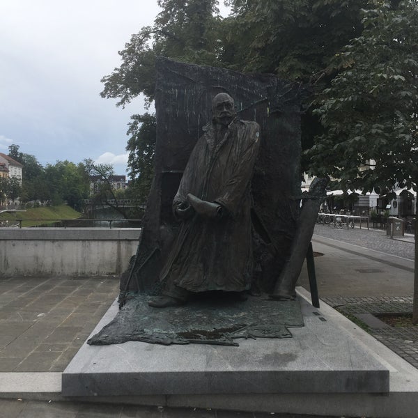Spomenik Ivanu Hribarju - Breg 2