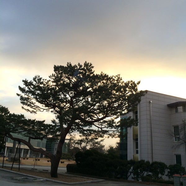 Hanshin University