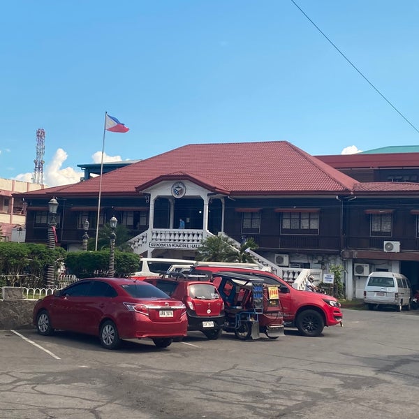 Guinobatan Town Plaza - Plaza in Guinobatan