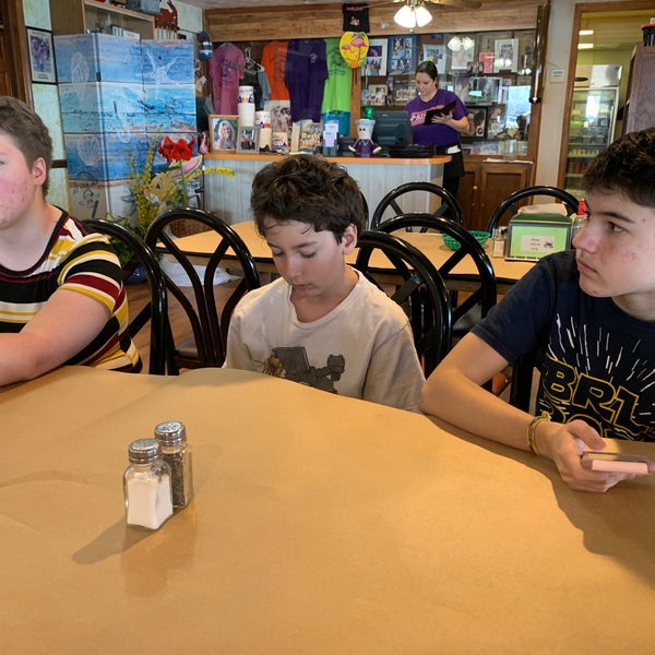 Sandgate's Inn - 27525 N Sandgates Rd