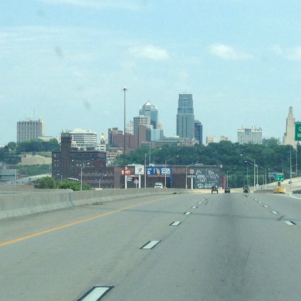 Kansas-Missouri State Line - Border Crossing in Kansas City