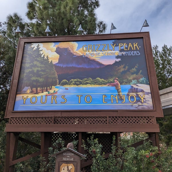 Disney Cat spot - Zoo Exhibit in Anaheim