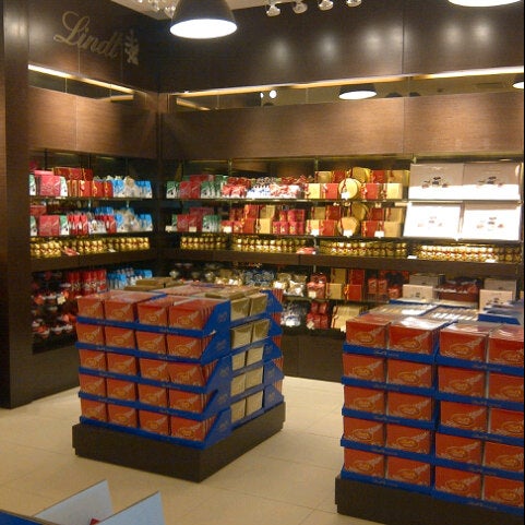 Lindt Outlet - 4 tips from 68 visitors