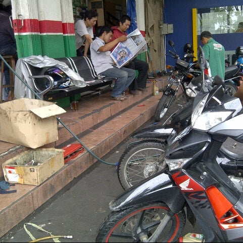 Castrol Bike Point Ngagel - Jl Ngagel Tama Selatan I