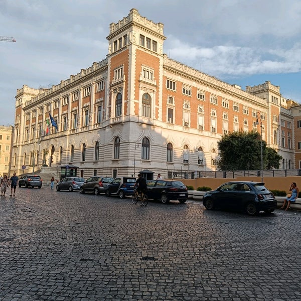 Piazza del Parlamento - Colonna - 6 tips