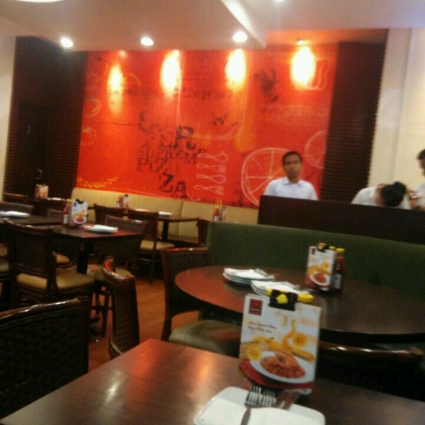 Pizza Hut - Atrium Gedung Antiq Jl. Senen Raya, No.135