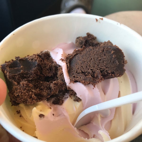 U-Swirl Frozen Yogurt - Frozen Yogurt Shop