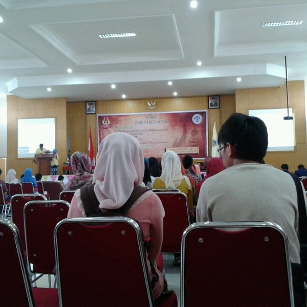 Auditorium Prof. Kamaluddin FE UNP - College Auditorium