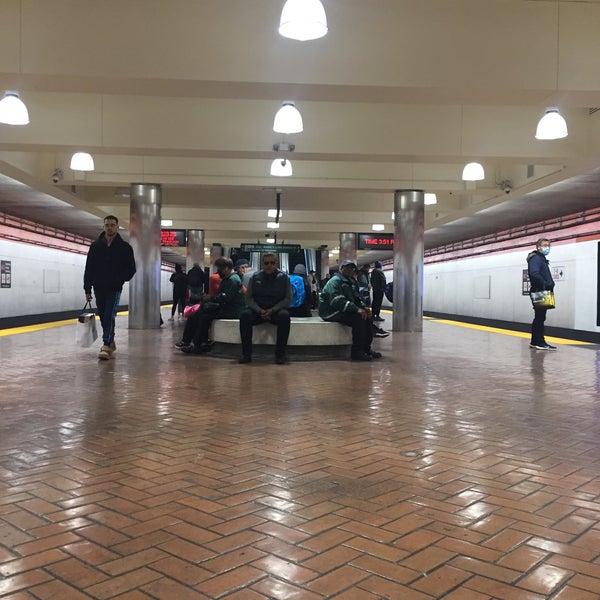 Photos at Powell St. BART Station - Metro Station in San Francisco