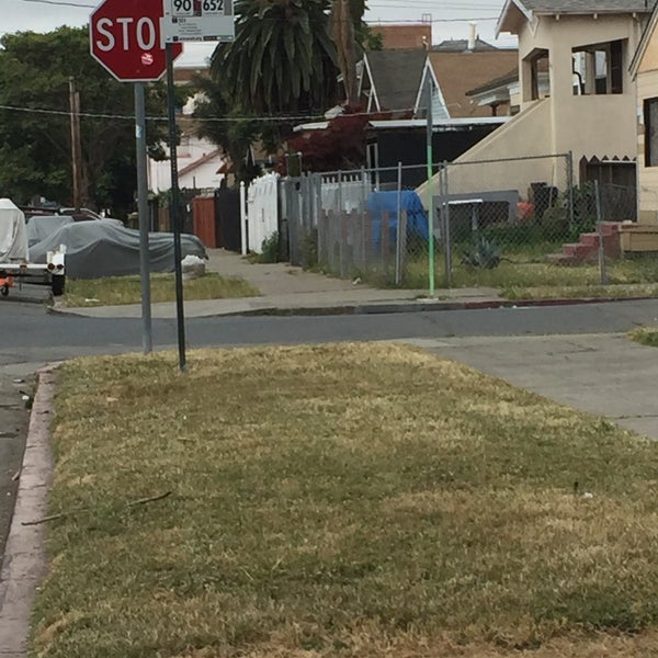 Photos at AC Transit Bus Stop (98) - Elmhurst - 98th Ave