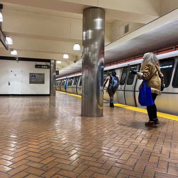 Photos at Powell St. BART Station - Metro Station in San Francisco