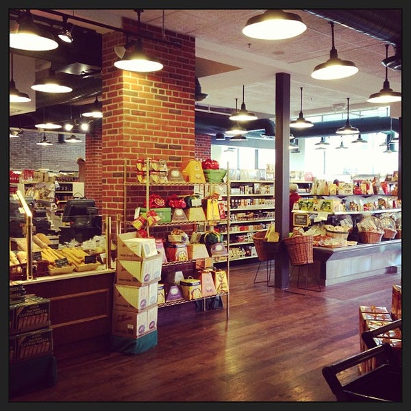 Cossetta's Italian Market & Pizzeria - Italian Restaurant in West Seventh