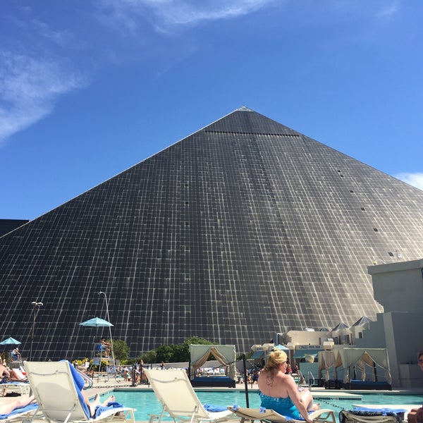 Photos at Luxor Oasis Pool Bar - Hotel Bar