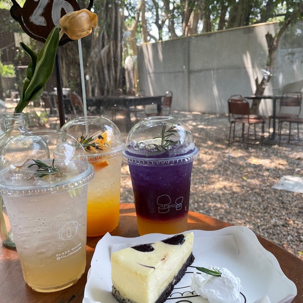 Namon Nomwan (หน้ามน หนมหวาน) - Café in Chon Buri District