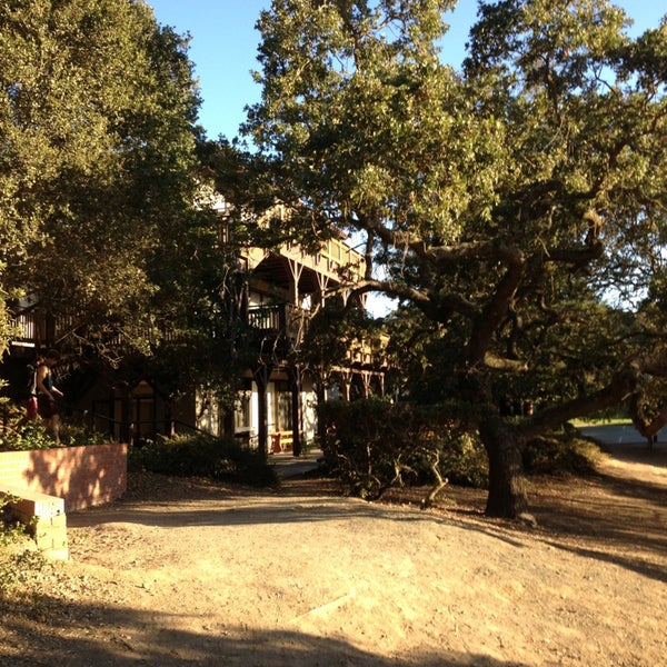 Jerry House - College Residence Hall in Stanford