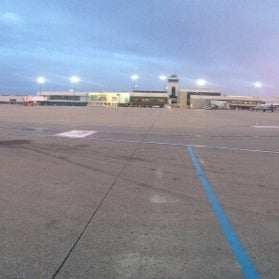 Gate B14 - Airport Gate