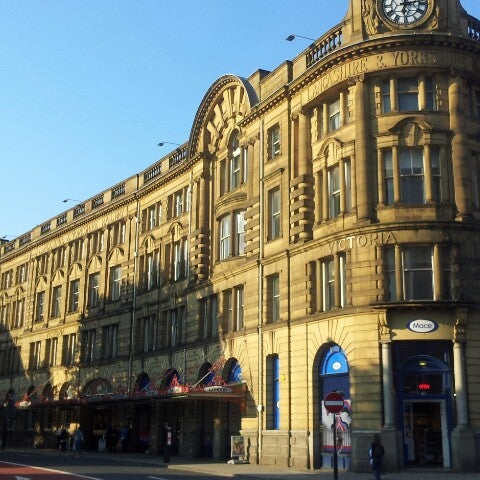 Manchester Victoria Railway Station (MCV) - Train Station in City Centre