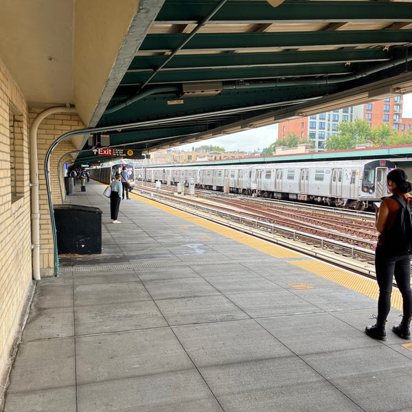 Photos at MTA Subway - 4th Ave/9th St (F/G/R) - Metro Station in Gowanus