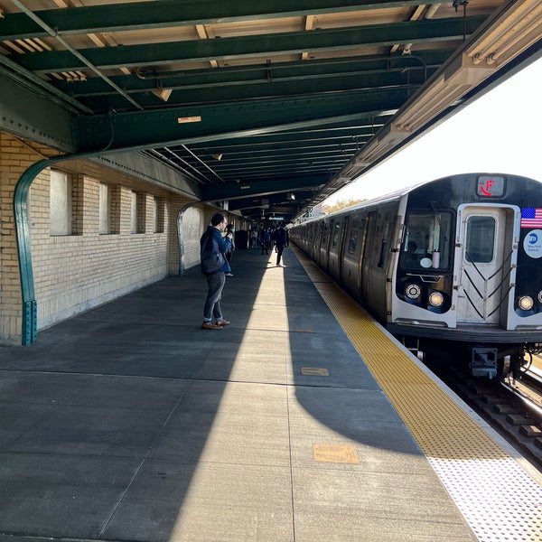 Photos at MTA Subway - 4th Ave/9th St (F/G/R) - Metro Station in Gowanus