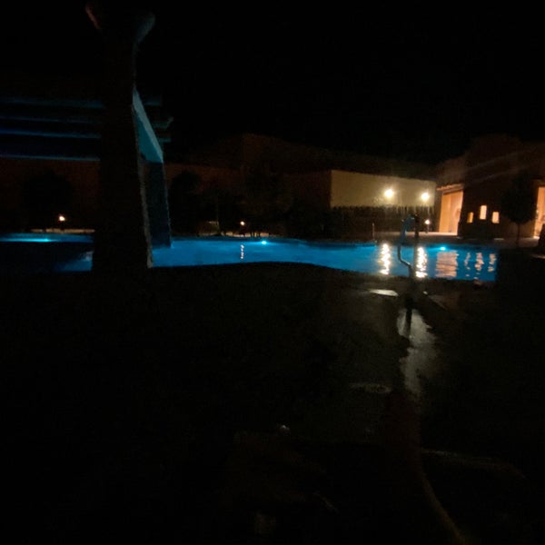 Buffalo Thunder Resort & Casino: Poolside - 1 tip