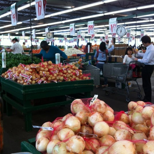 Joe Randazzo's Fruit & Vegetable Market - 32 tips from 1018 visitors