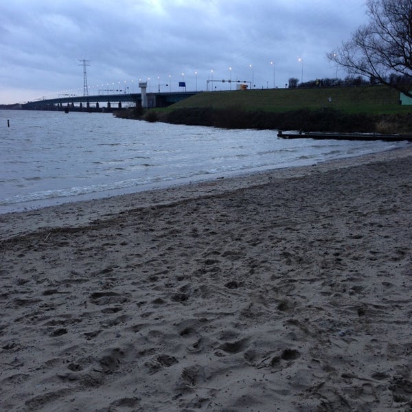 Strand Haringvlietbrug Oost - Numansdorp, Zuid-Holland